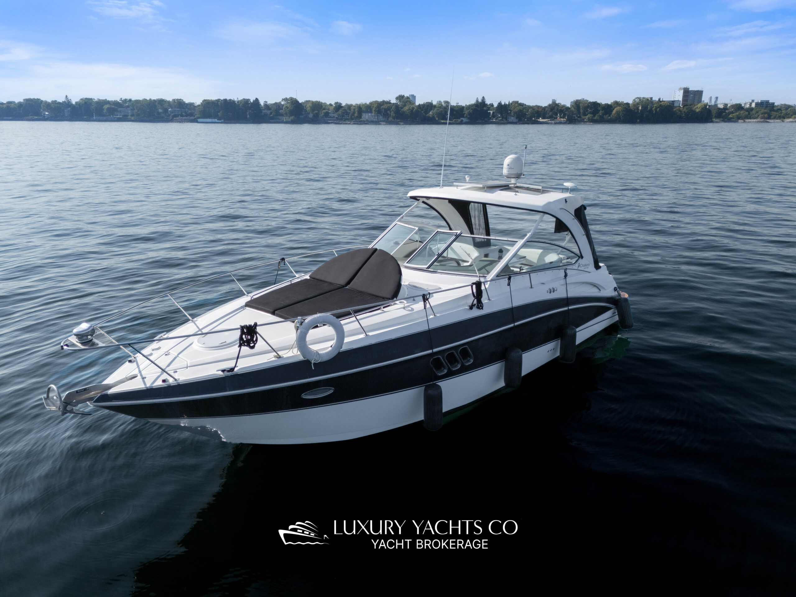 2009 Cruisers Yachts 360 Express - Luxury Yacht Sales Toronto
